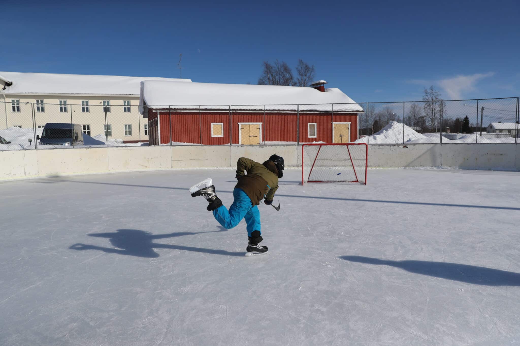 Kaukalo on nyt auki luistelijoille - Pelkosenniemi